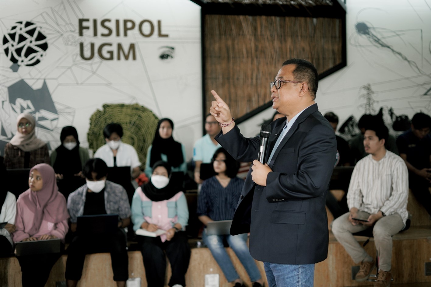 Strategi Komunikasi Politik Presiden Jadi Topik Kuliah DPP Fisipol UGM ...