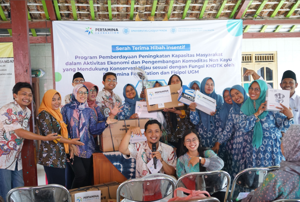 FISIPOL UGM and Pertamina Foundation Provide Training and Incentive Grants for Ngrawoh Village ...