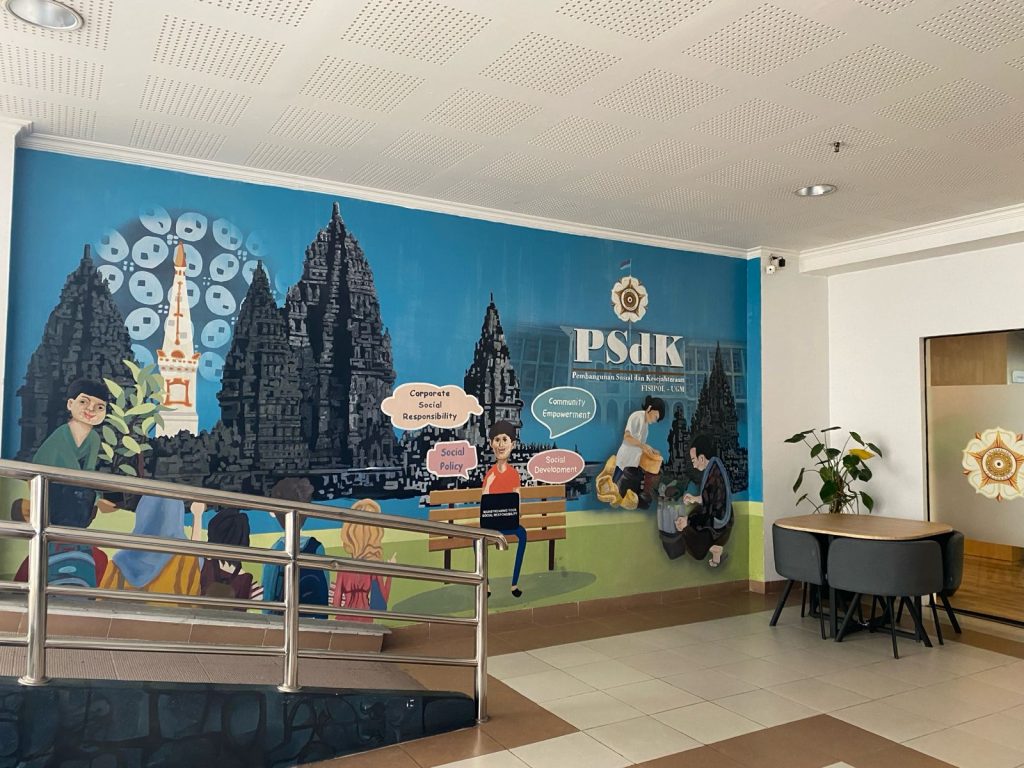 Program Studi Sarjana dan Magister Departemen PSdK FISIPOL UGM Raih ...