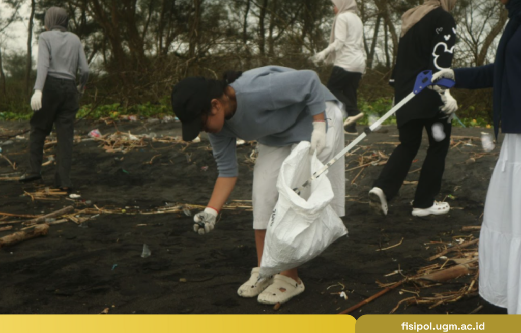 Increase Environmental Awareness, GAMAPI FISIPOL UGM Holds ...